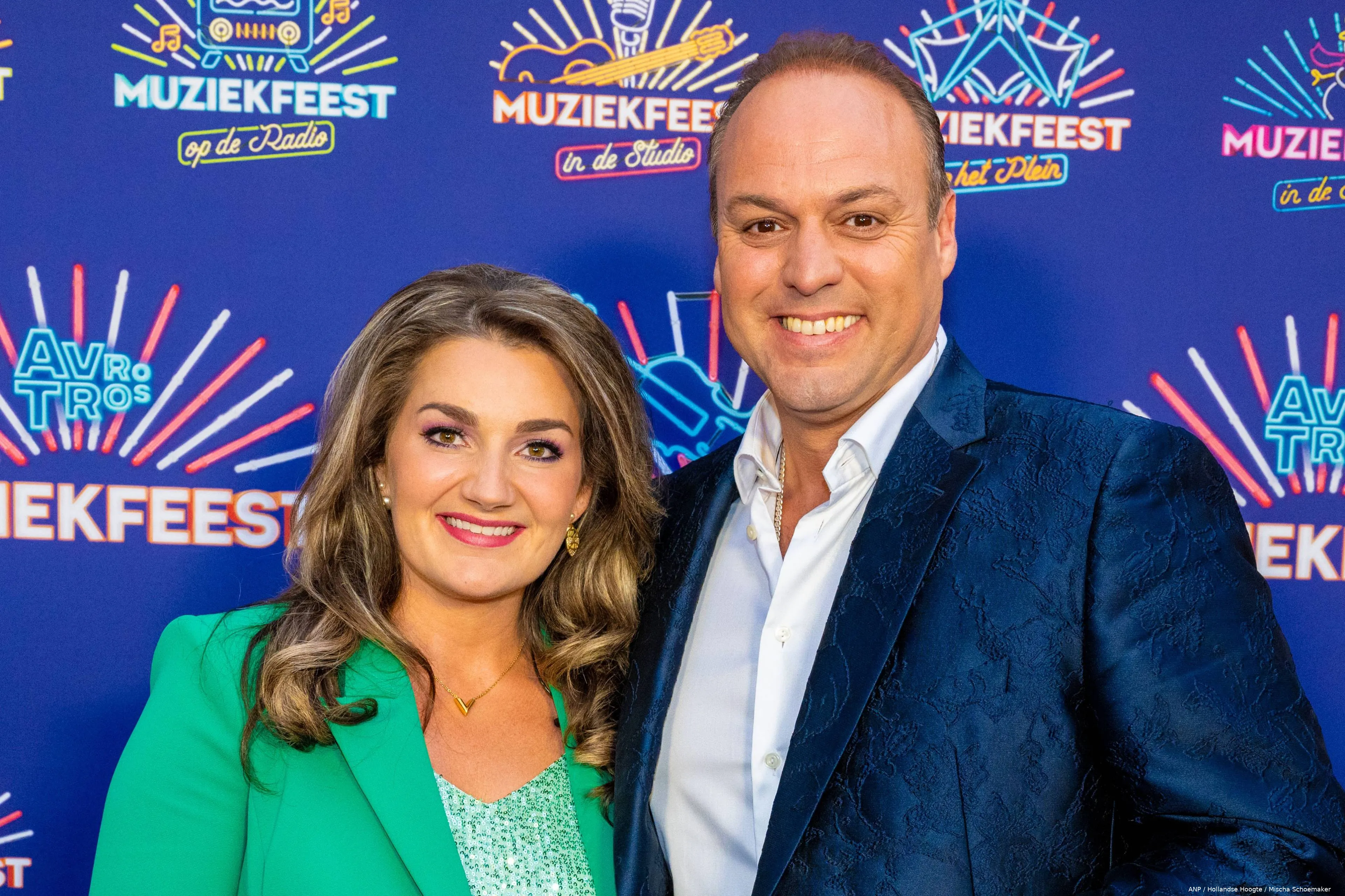 Ex-man Sieneke wakkert geruchten over affaire met Frans Bauer aan: ’Zijn broer zag hen ...